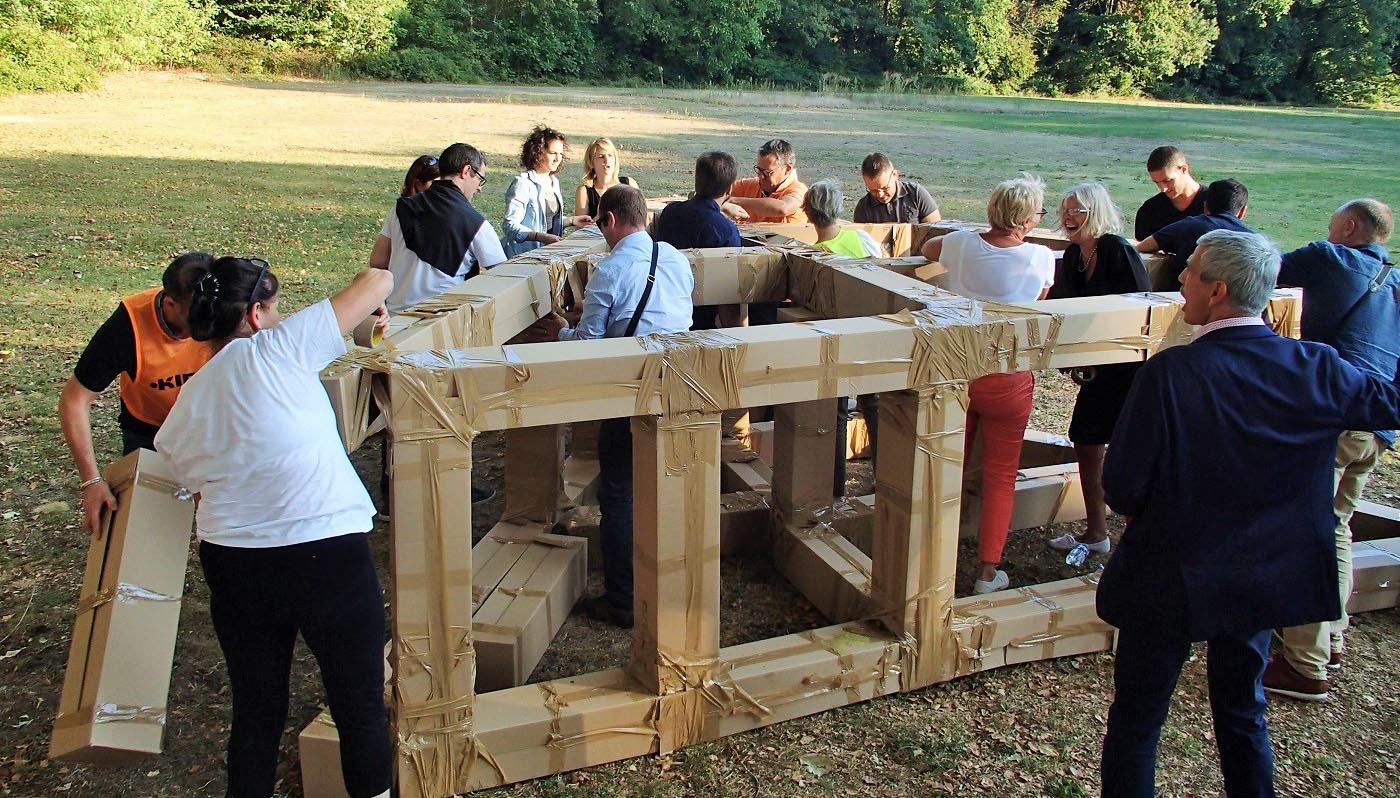 TEAMBUILDING: DEFINITION AND EXAMPLES | COMPLET