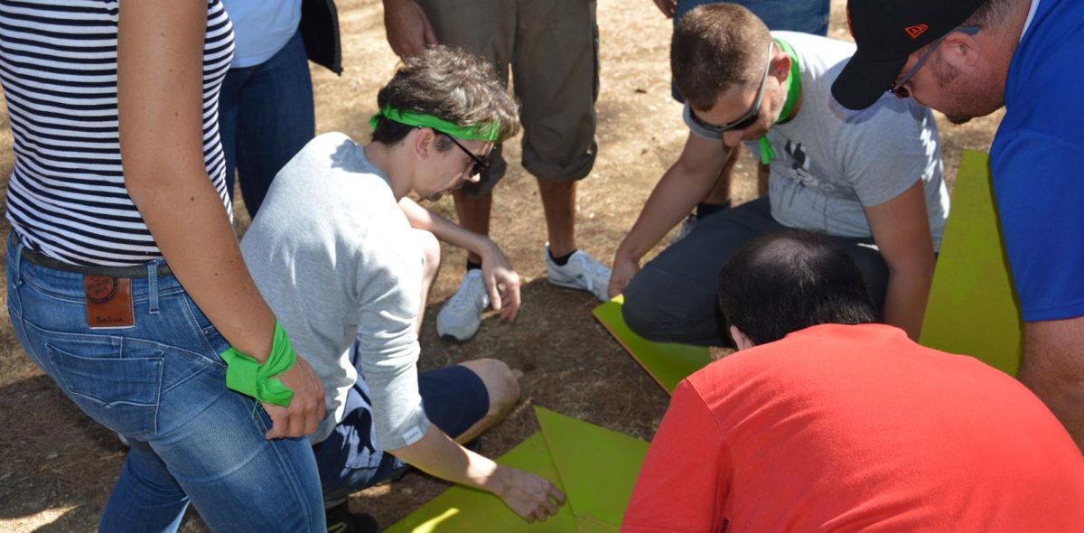 TEAMBUILDING: DEFINITION AND EXAMPLES | COMPLET